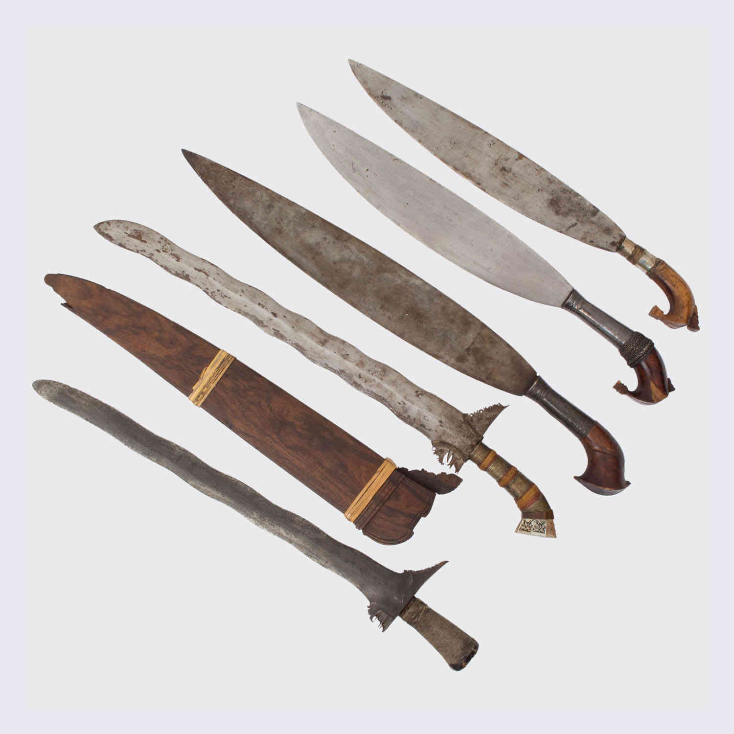 A lot of 5 Tausug weapons, kris and barong - Sulu Archipelago, Mindanao