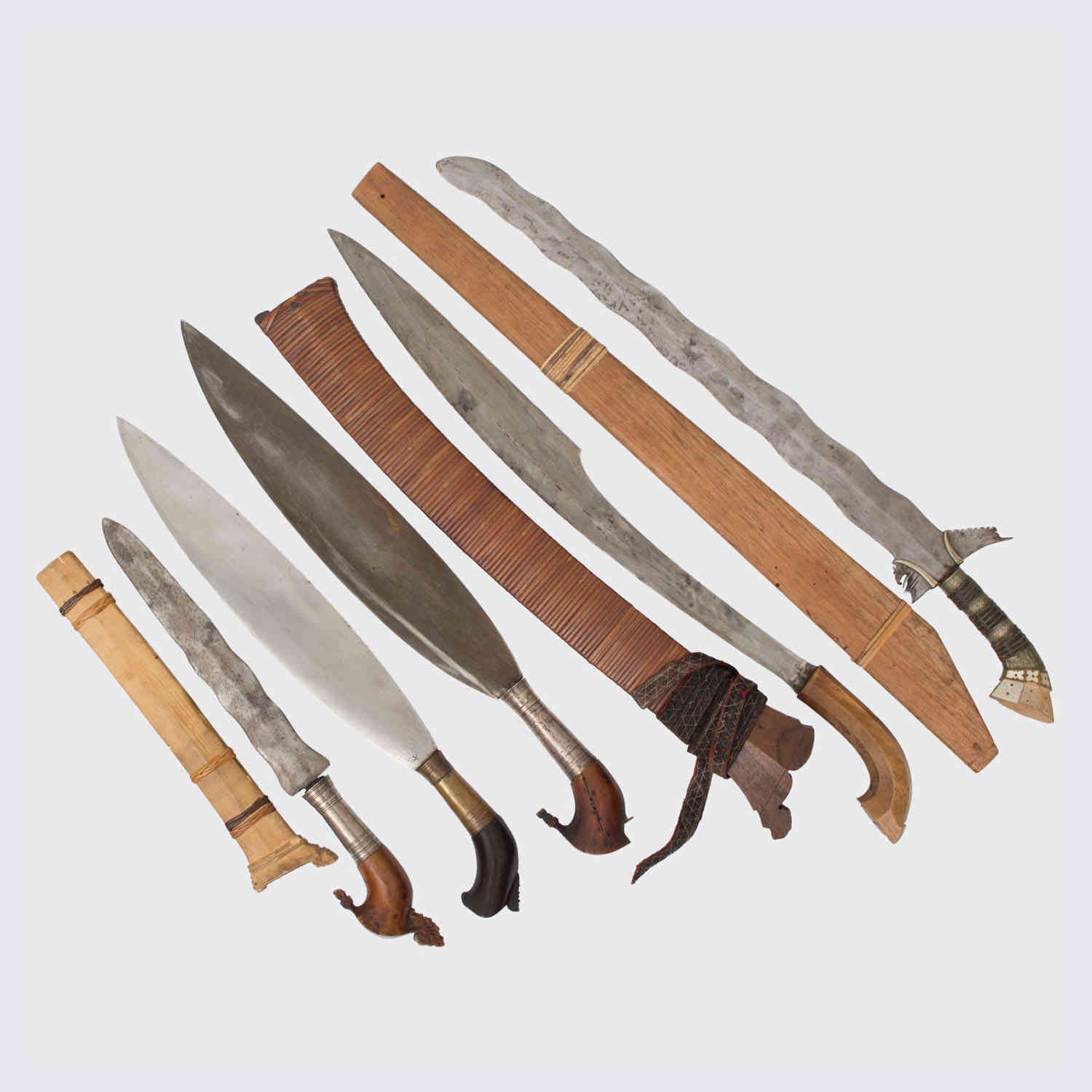 A lot of 5 Tausug weapons, kris and barong - Sulu Archipelago, Mindanao