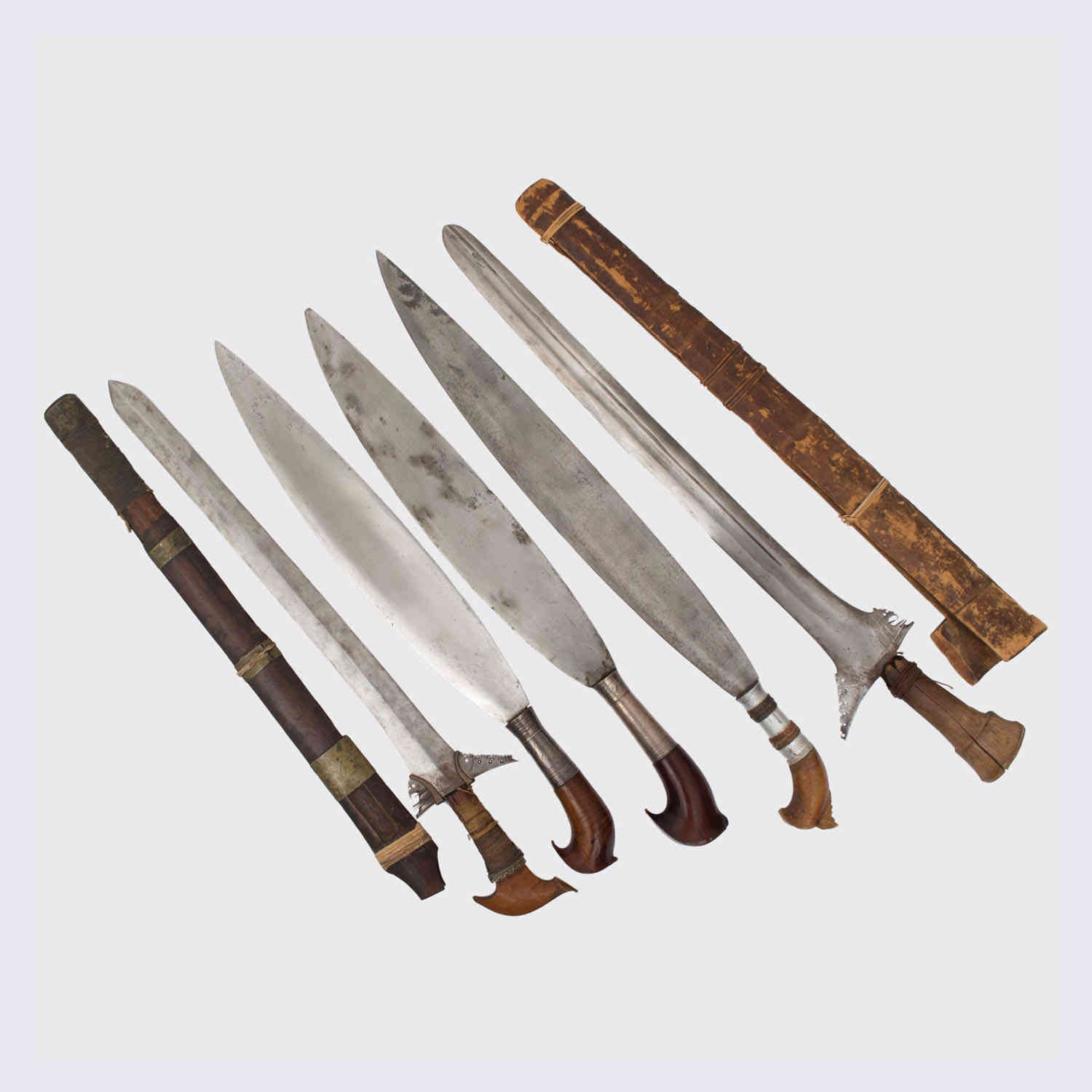 A lot of 5 Tausug weapons, kris and barong - Sulu Archipelago, Mindanao