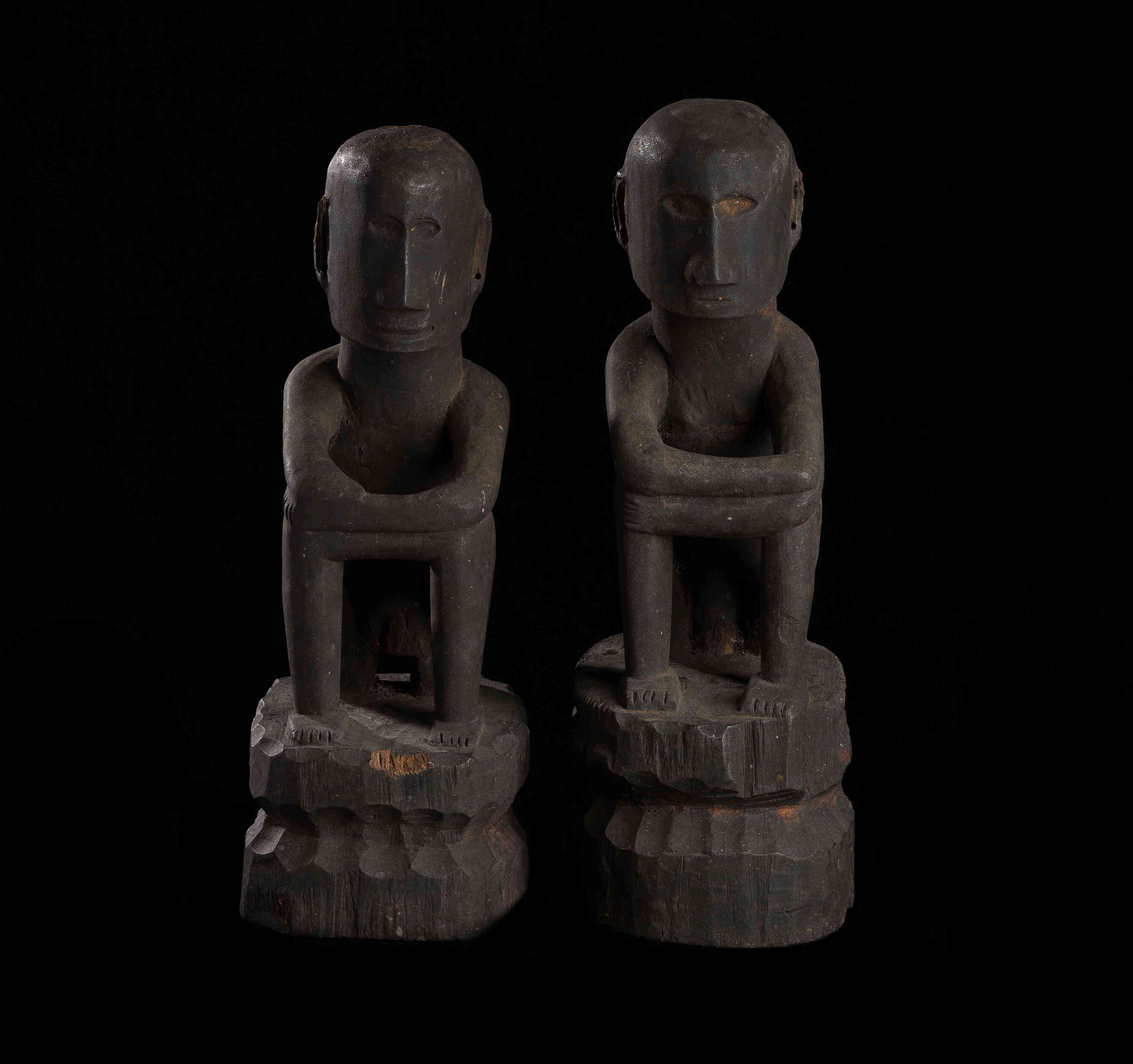 A pair of fine seated Hengyon-style bulul - Ifugao People, Northern Luzon