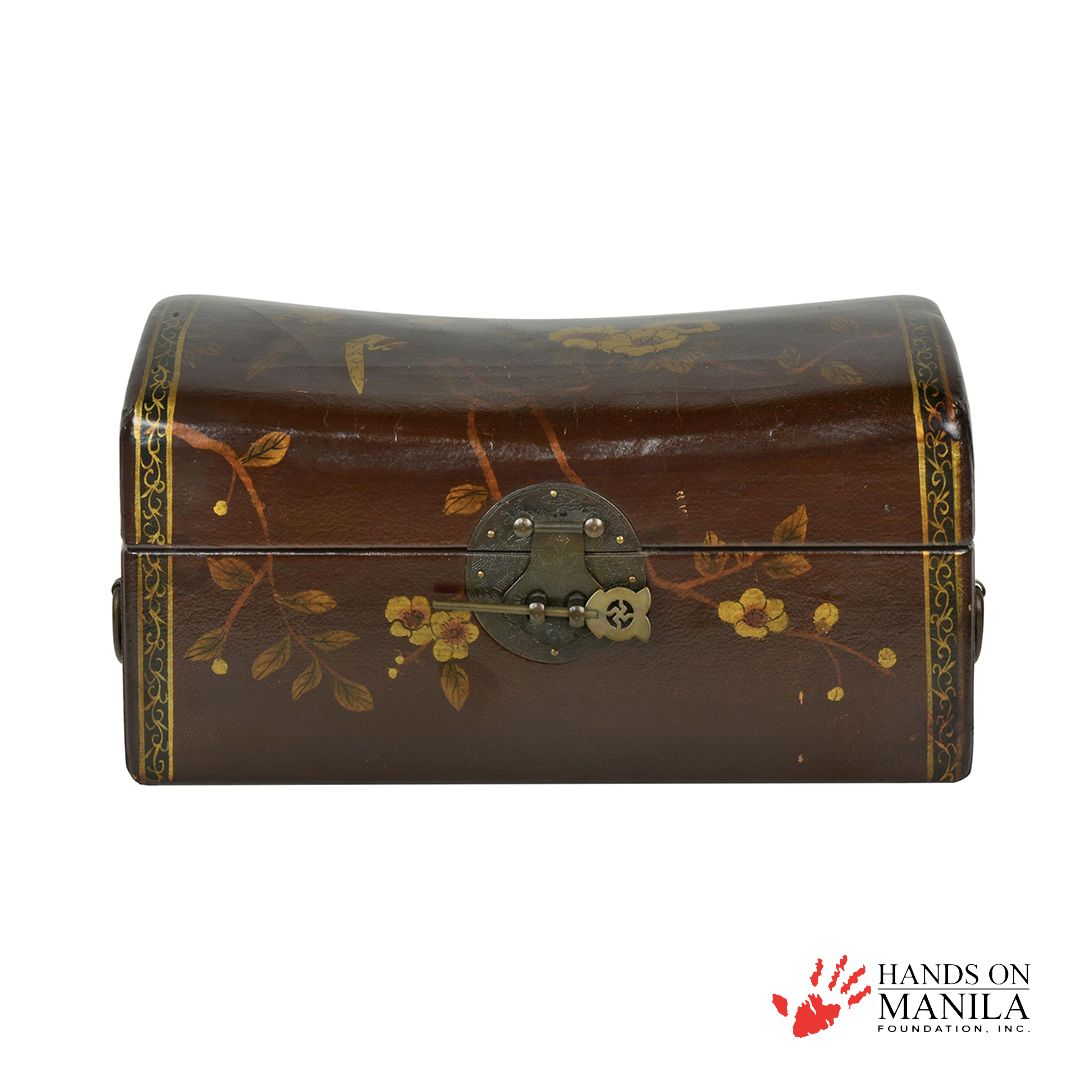 - A Chinese pillow box