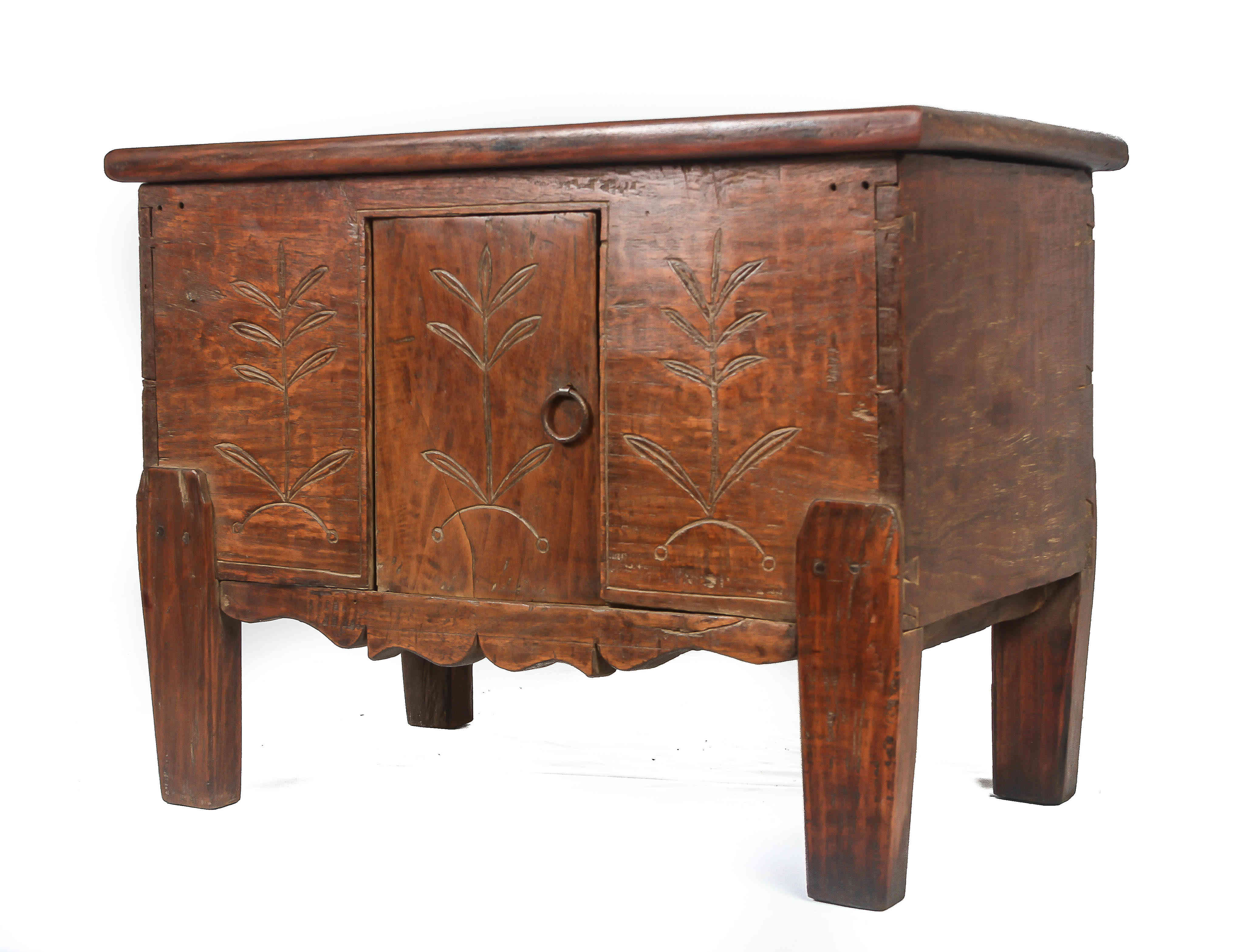 A primitive-style overlapped narra 'baul' with small front door