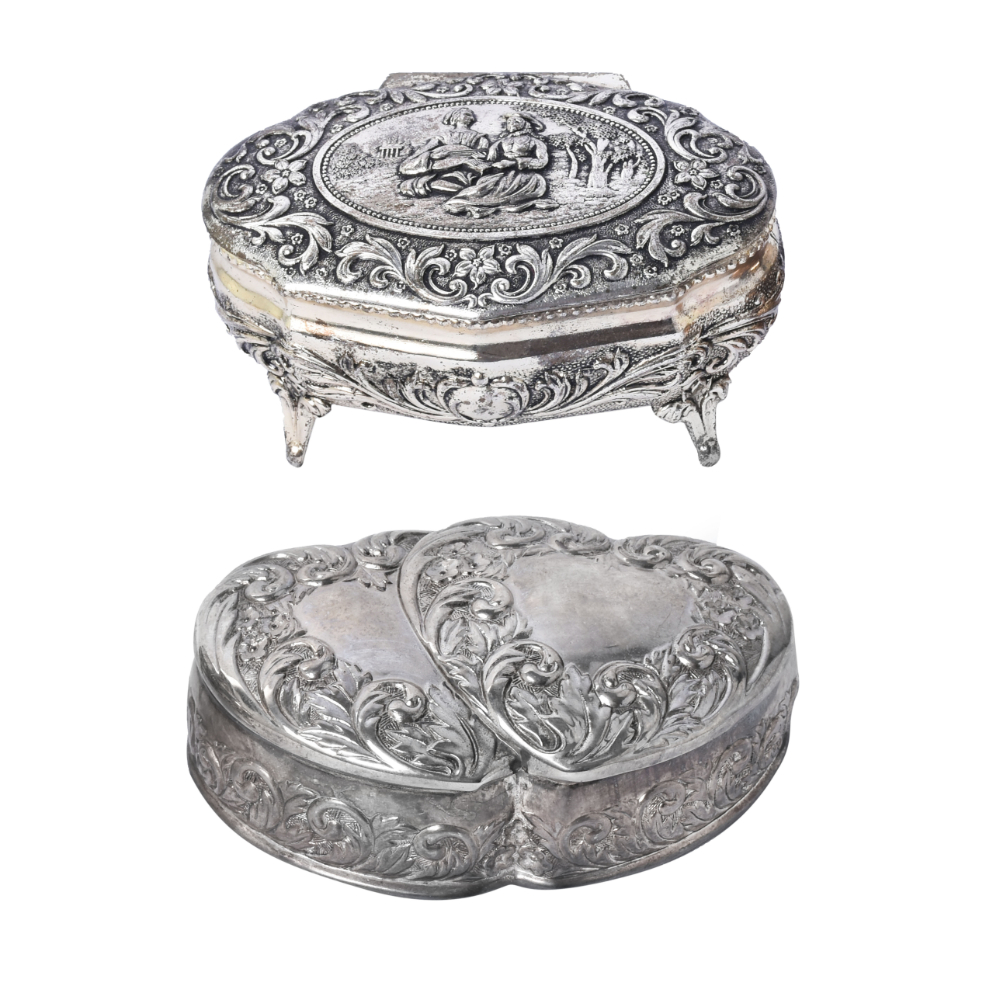 - A lot of 2 silver jewelry boxes