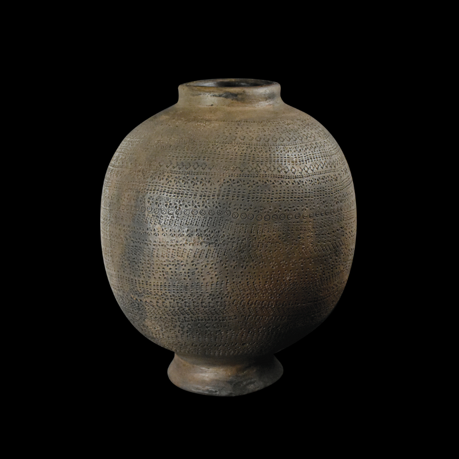 - A kalinga pot earthenware black with geometric incision on belly