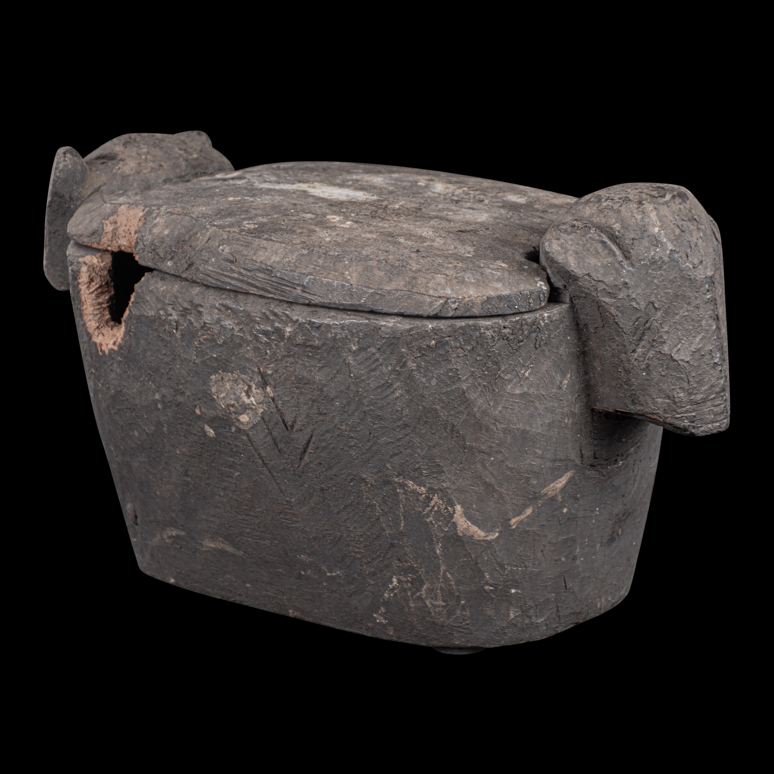 - Punamhan (a wooden ritual box with cover)