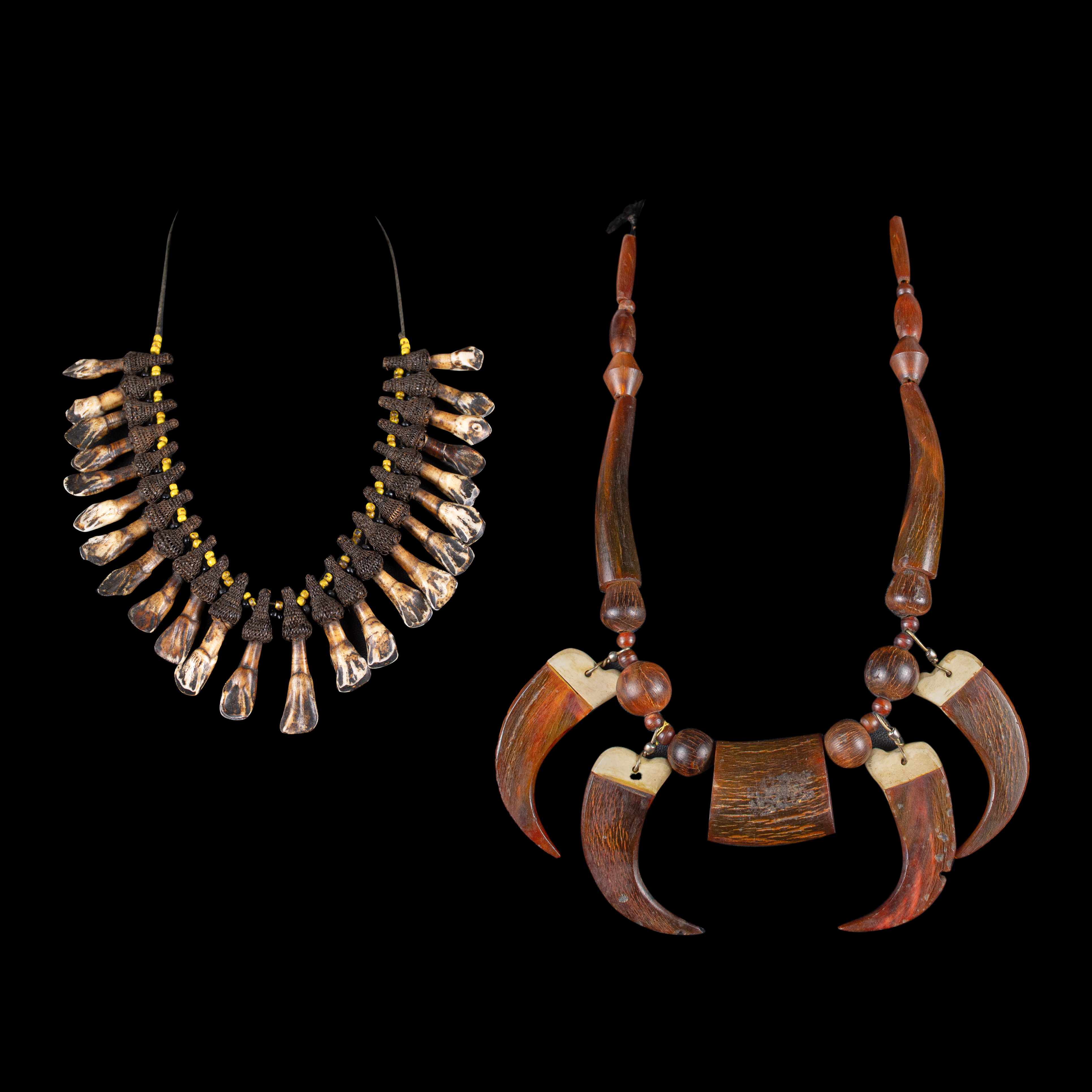 - A lot of 2 Boaya necklaces