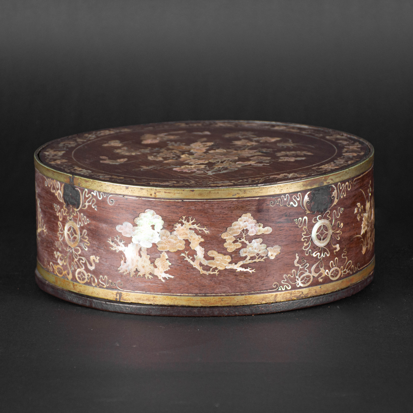 - A very fine Vietnamese box