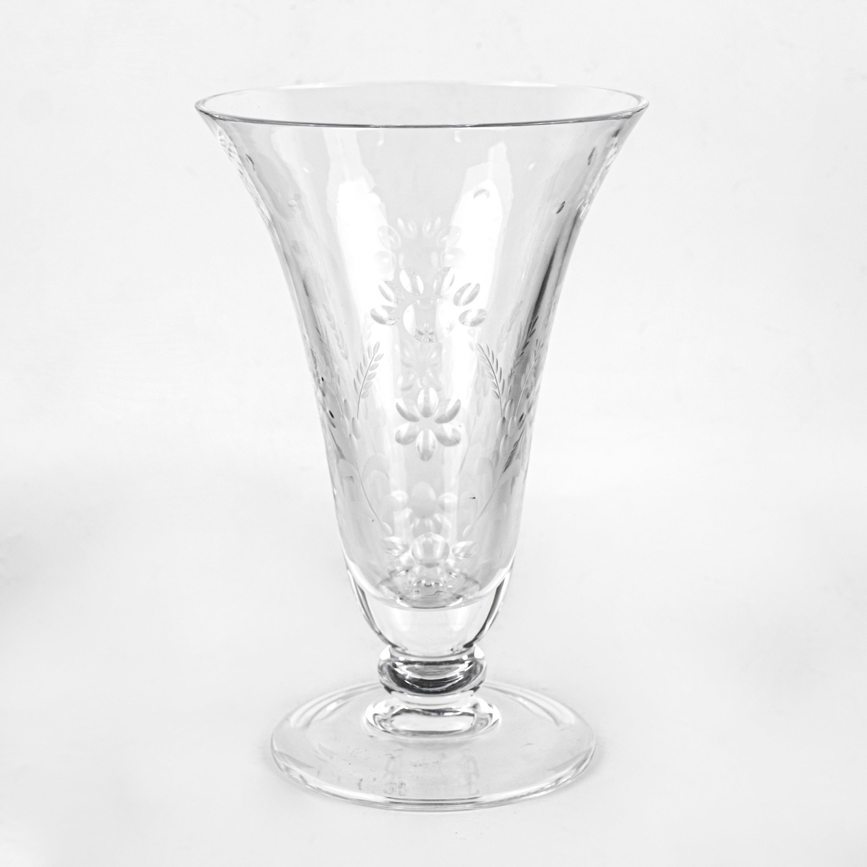 Ralph Lauren - A crystal 'Benson' vase with an etched floral design