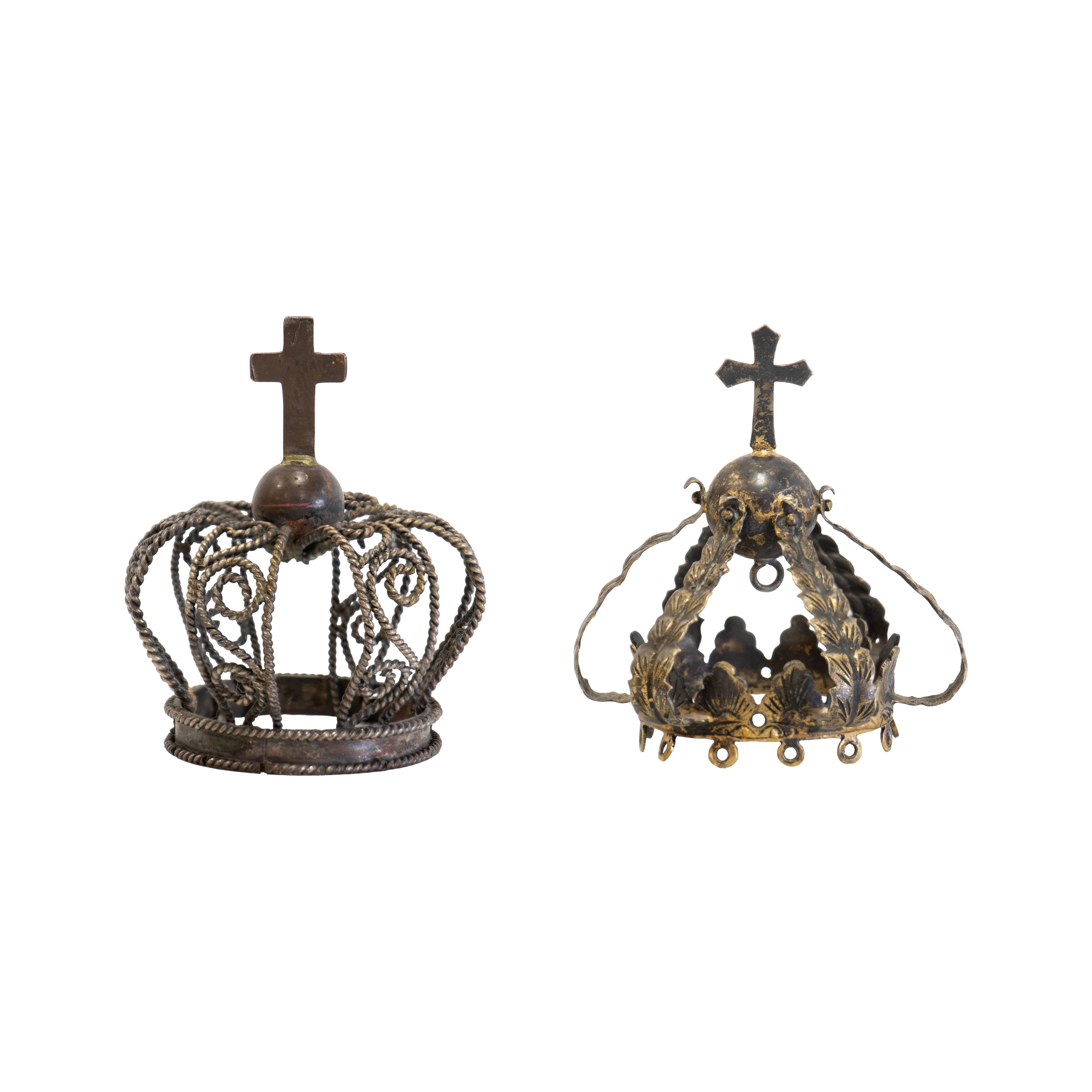 - A pair of silver crowns for wedding arras with chasing and twisting works